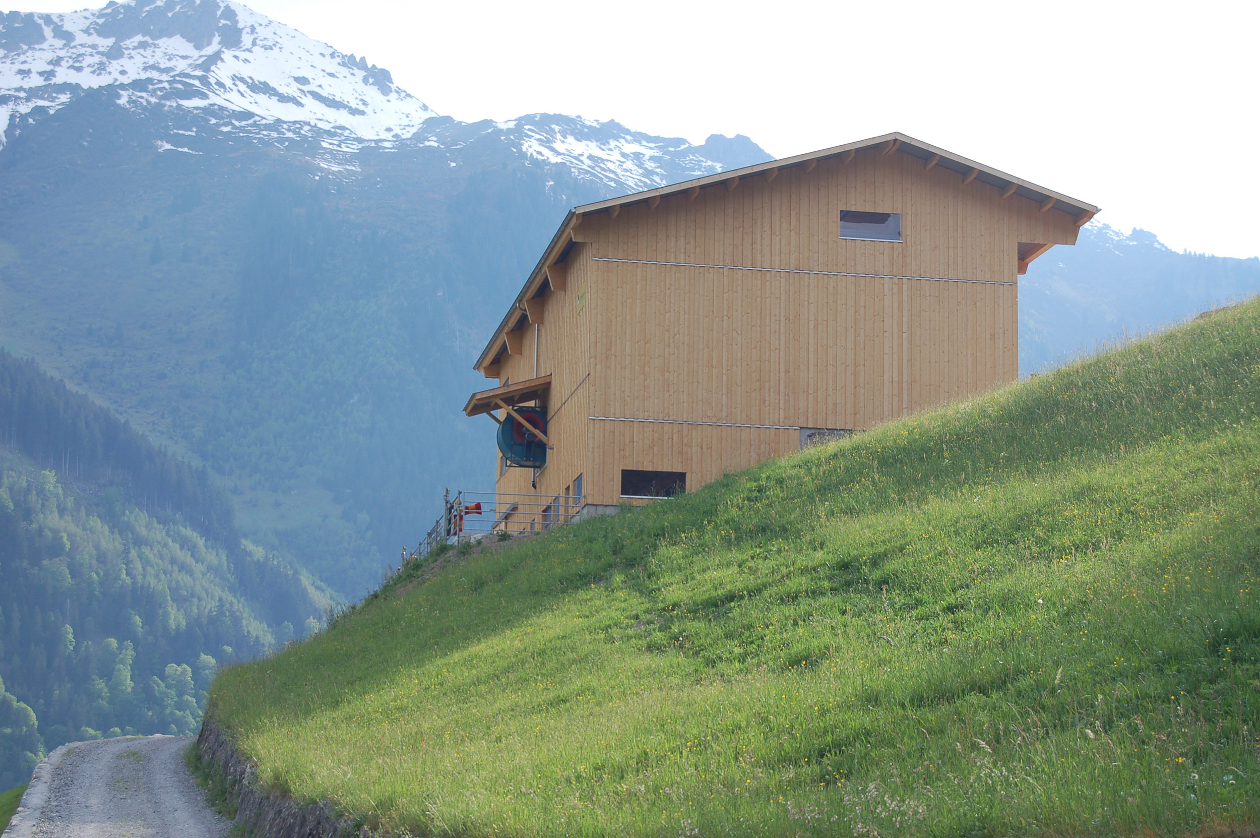 Mutterkuhstall mit Futterlagerung, Engi GL | Strüby Konzept AG | Strüby ...